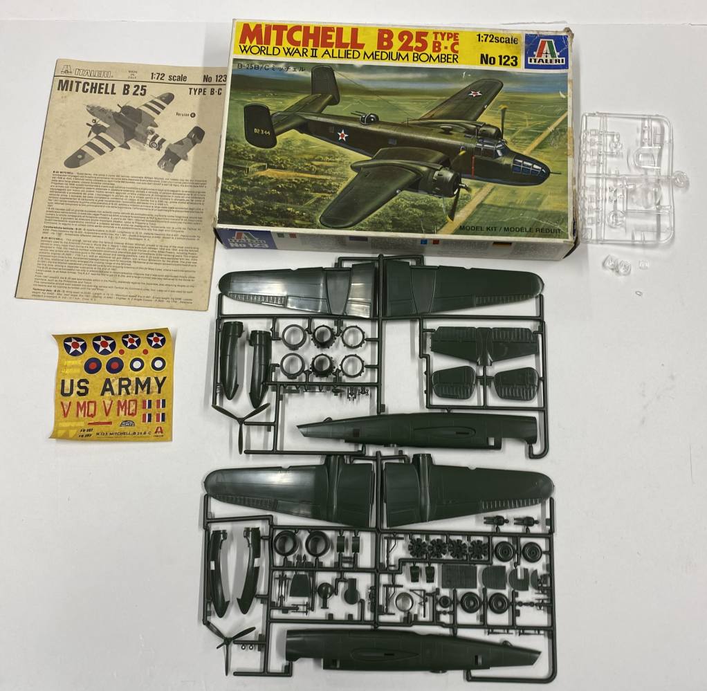 ITALERI 123 MITCHELL B25 B/C (DAMAGED DECALS)