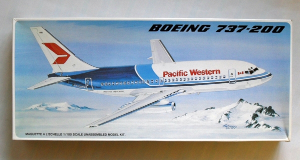 MAQUETTE 1/100 BOEING 737-200 CANADIAN Model Kit