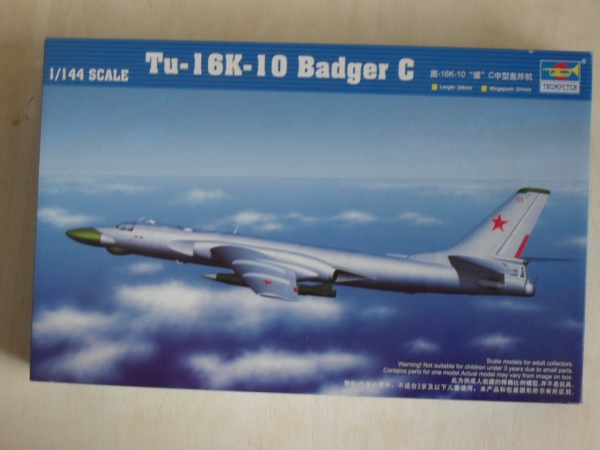TRUMPETER MODELS | TRUMPETER MODELS 03908 Tu-16K-10 BADGER C