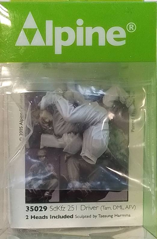 35029 SDKFZ 251 DRIVER (TAM; DML AFV)