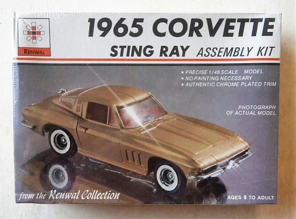RENWAL 1/48 136 1965 CORVETTE STING RAY Model Kit