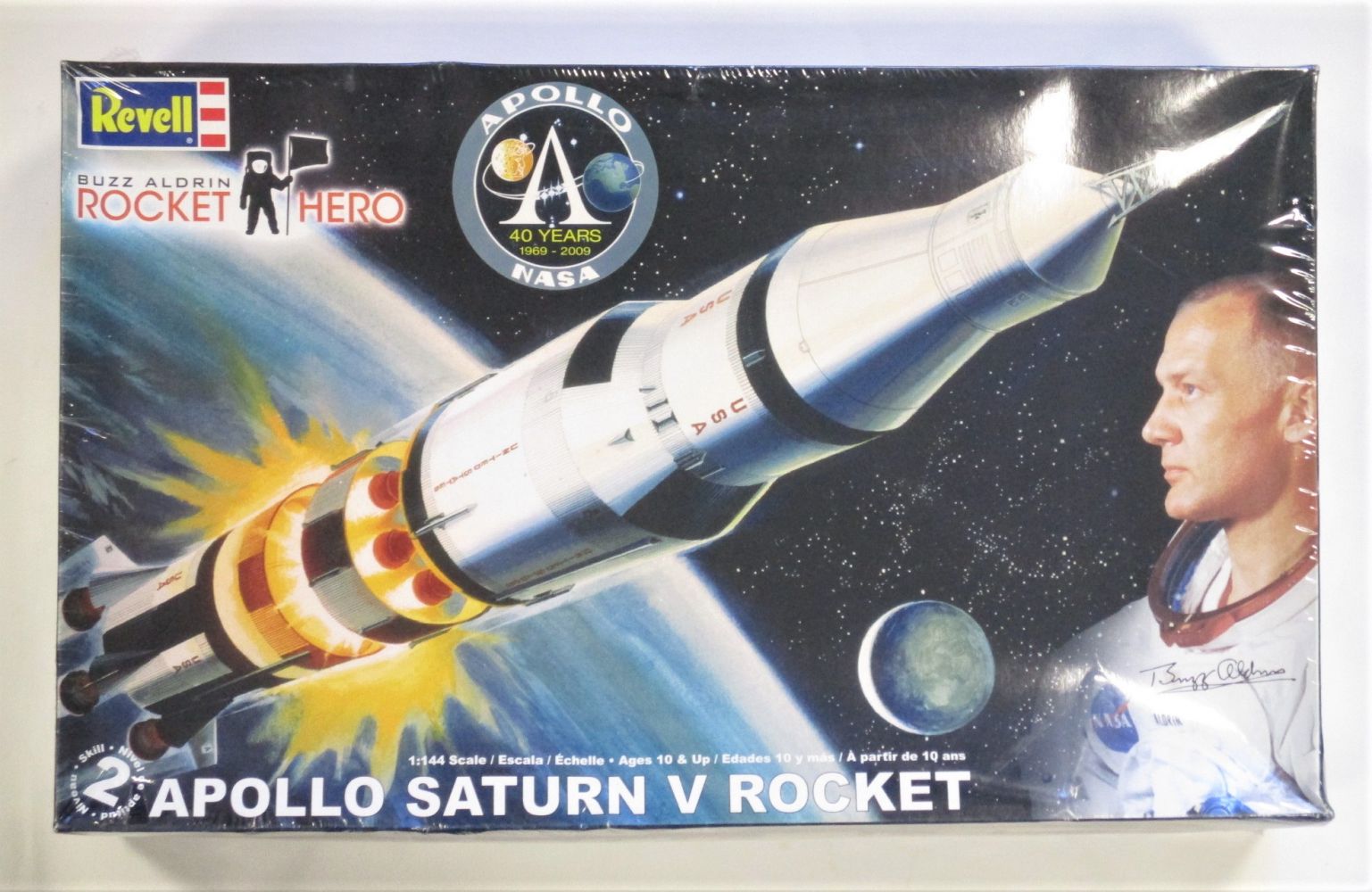 REVELL Models | REVELL 85-5088 APOLLO SATURN V ROCKET BUZZ ALDRIN ...