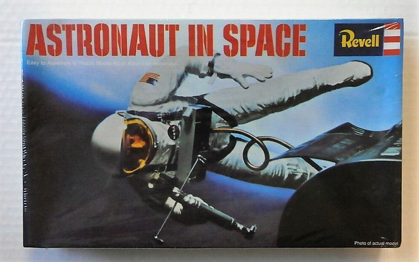 REVELL Models | REVELL H-1841 ASTRONAUT IN SPACE | Model Kits