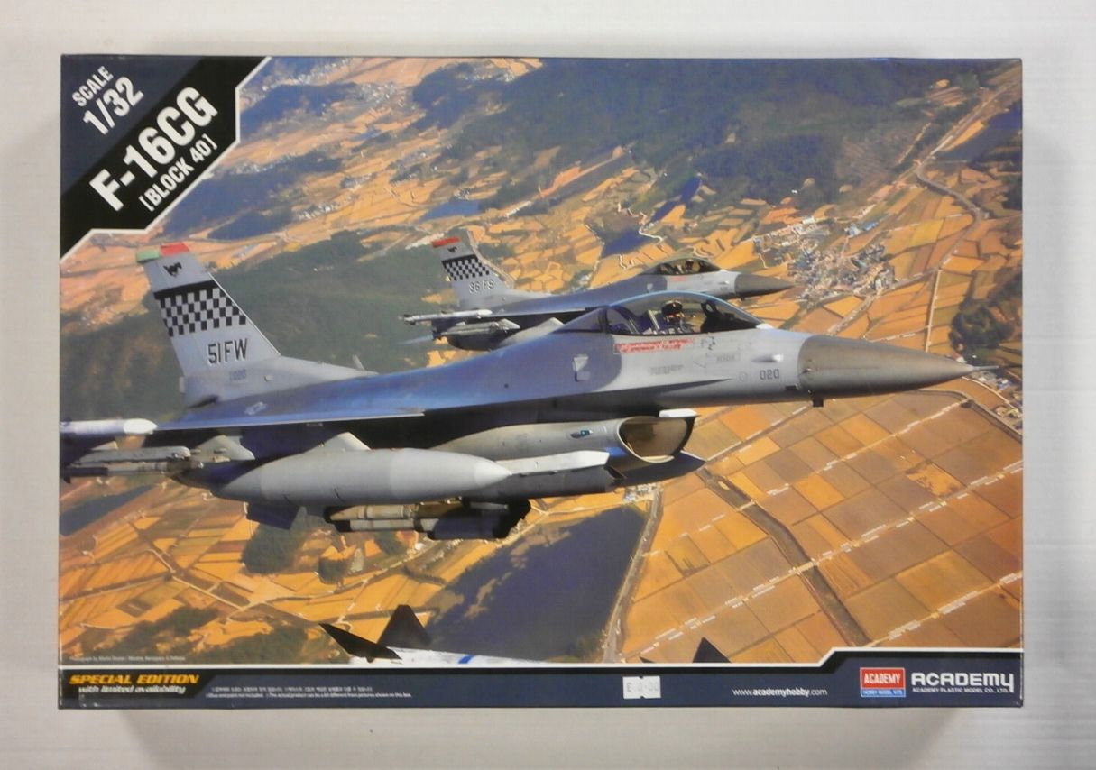 Academy 12106 F-16cg (block 40) (uk Sale Only) Model Aircraft Kit
