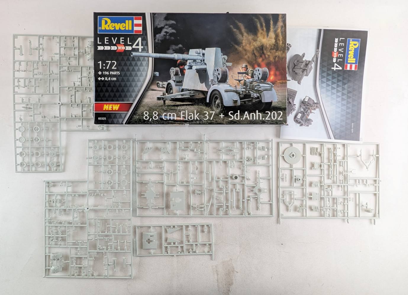 REVELL 3325 8.8 CM FLAK 37 + SD.ANH.202 (INCOMPLETE )