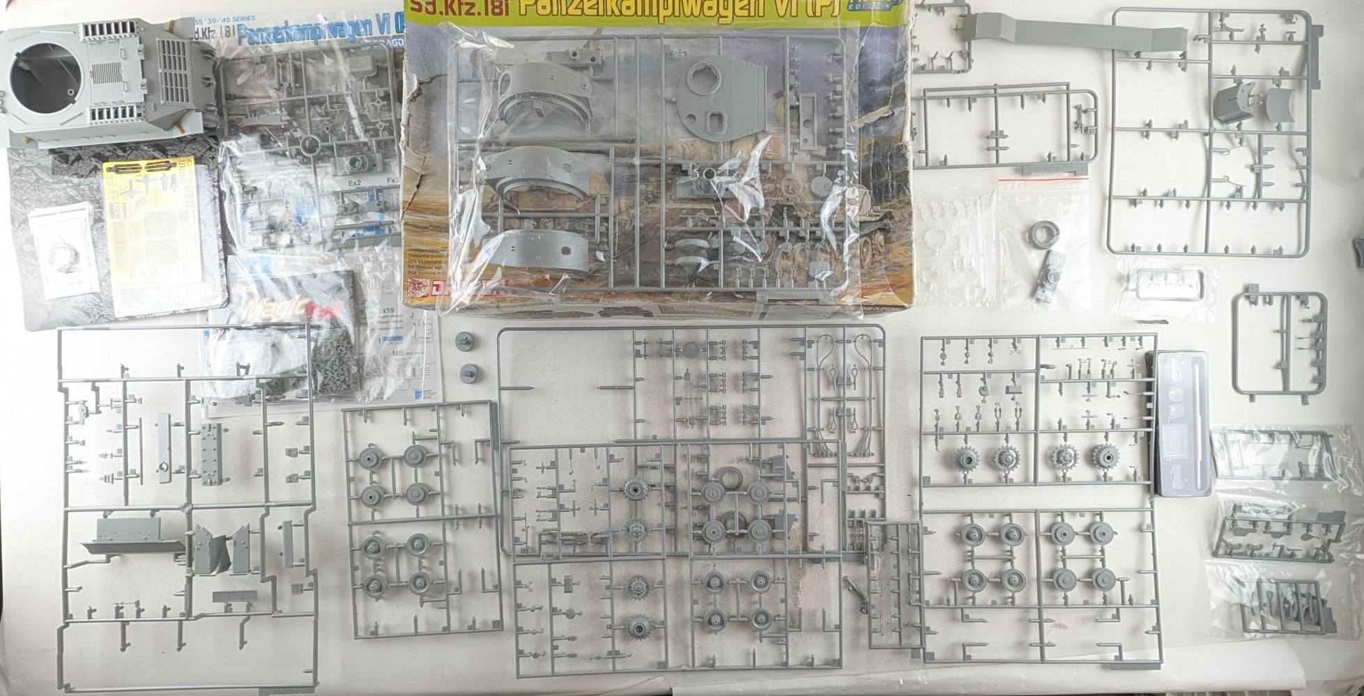 DRAGON 6352 SD.KFZ.181 PANZERKAMPFWAGEN VI P (STARTED)