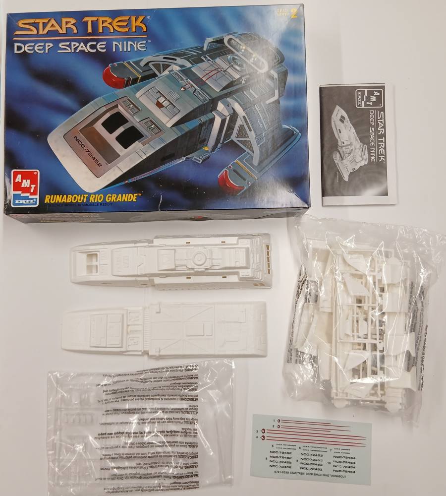 AMT 8741 STAR TREK RUNABOUT RIO GRANDE (DAMAGED DECALS)
