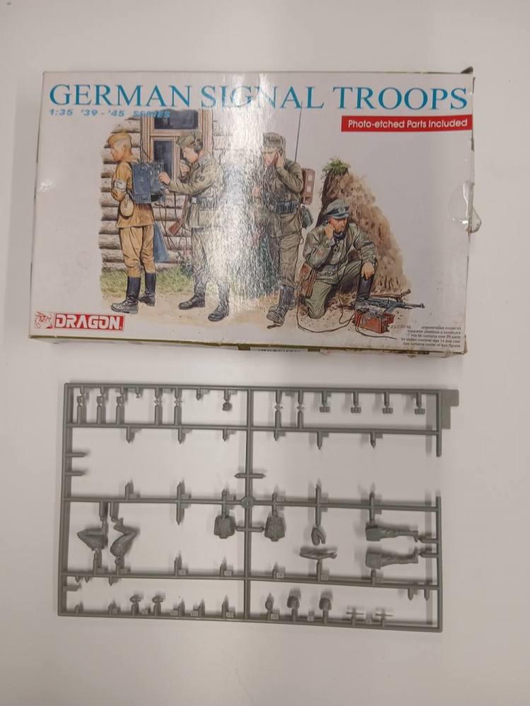 DRAGON 6053 GERMAN SIGNAL TROOPS (INCOMPLETE)